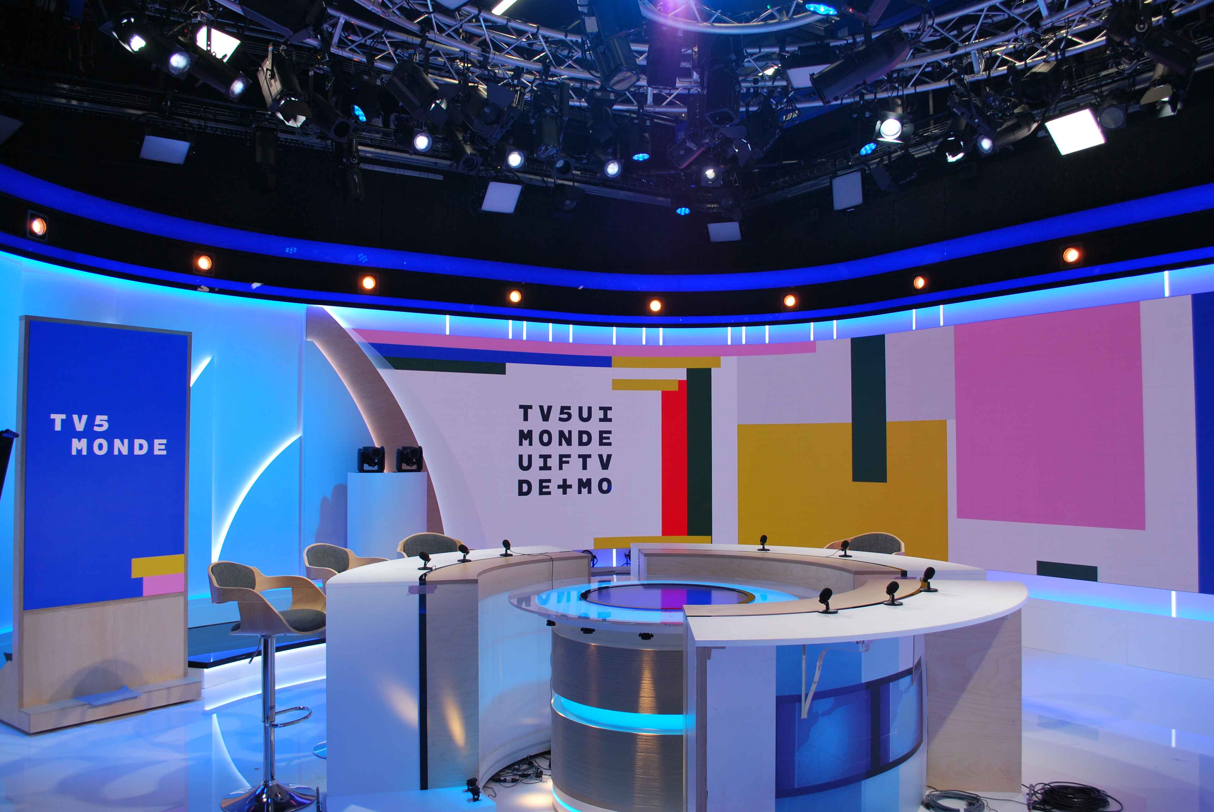 SMODE Case Study - Redesigning TV5MONDE’s Studio Set
